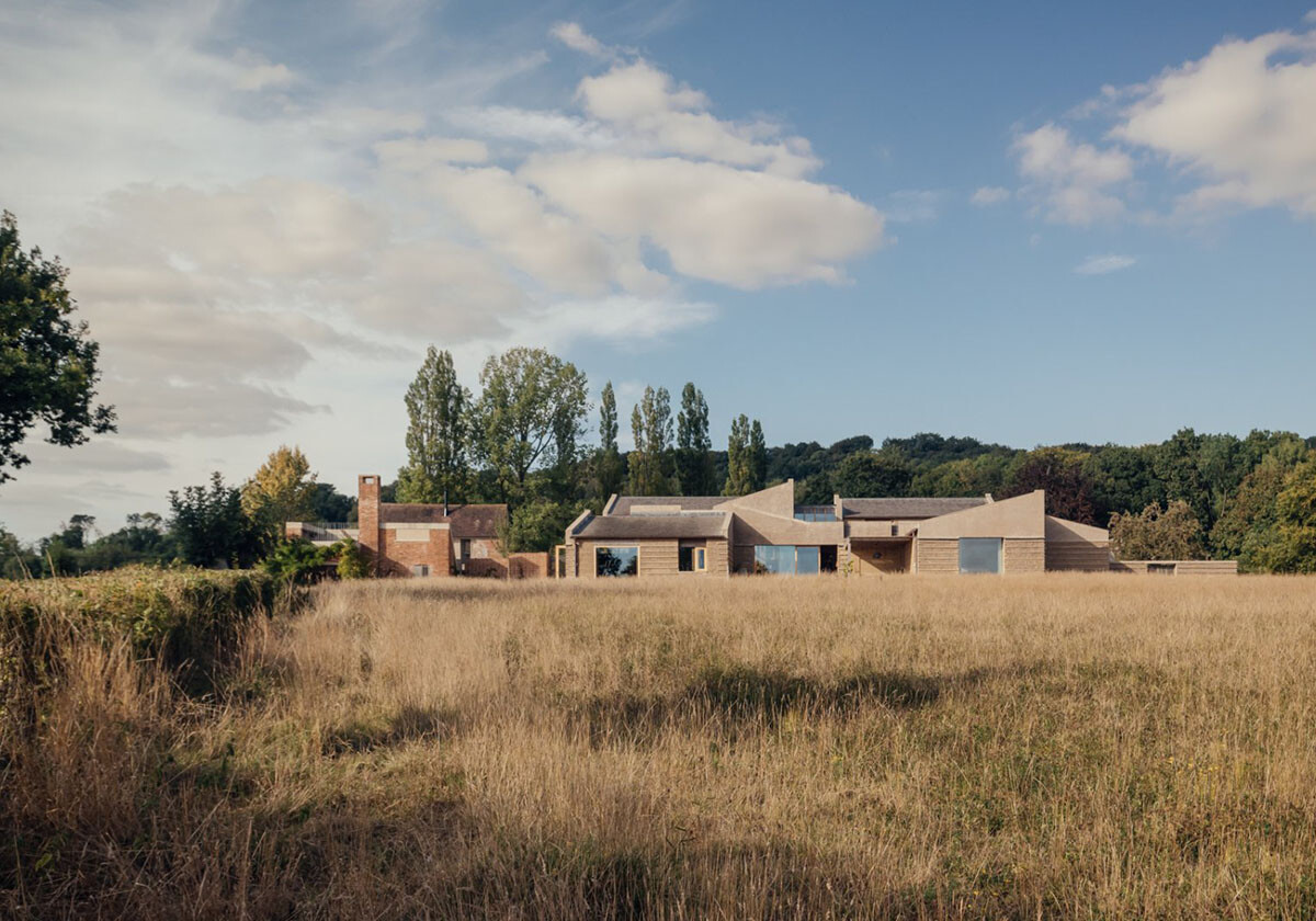 Landsitz aus dem Boden gestampft / Tuckey Design Studio in der ...